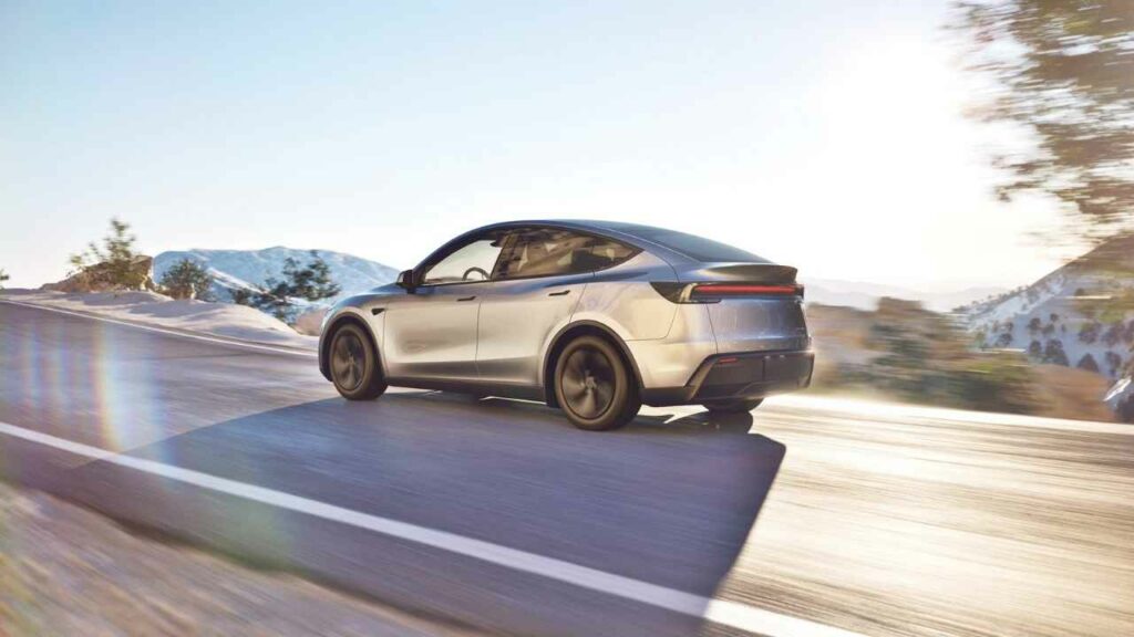 Tesla Model Y SR Türkiye fiyatı belli oldu